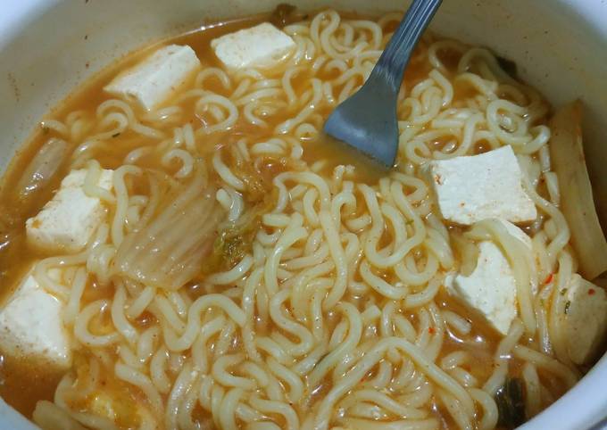 Resep Mie Kimchi oleh Tika Wahyudi - Cookpad