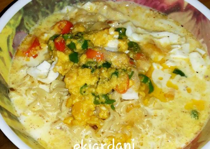 Resep indomie kari saus telur asin oleh eki ardani - Cookpad