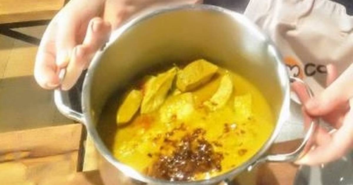 Coconut fish curry (arachu vecha) Recipe by Naomi Berry - Cookpad