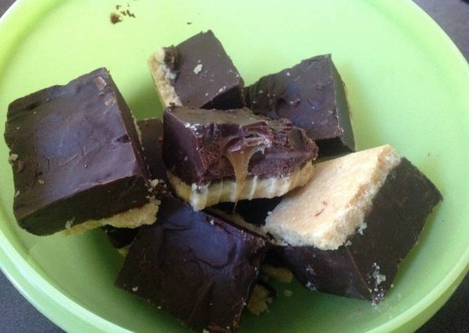 Resep Oozing Caramel Slice oleh Christiane Slat - Cookpad