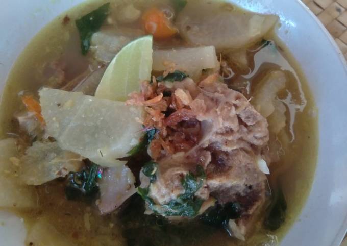 Resep Soto Balung Babi oleh Umi Dyantini - Cookpad