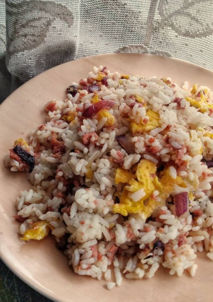 Corned Beef and Eggs Fried Rice Recipe by Iskan Detia Karina - Cookpad