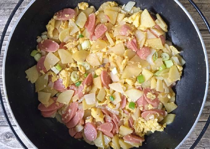Resep Tumis Kentang Sosis oleh Devalesha Kitchen - Cookpad
