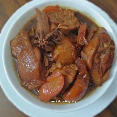 Resep Semur Ayam Bumbu Lengkap Ala Ibuku oleh Pitraratri - Cookpad