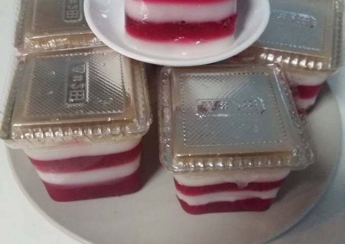 Resep Puding buah naga lapis susu oleh phebe - Cookpad