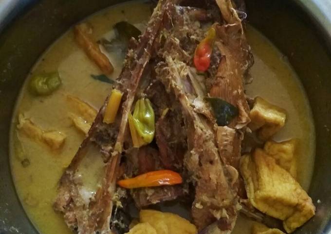 Resep Mangut Ndas Manyung oleh Putri (Dapur Ryuna) - Cookpad