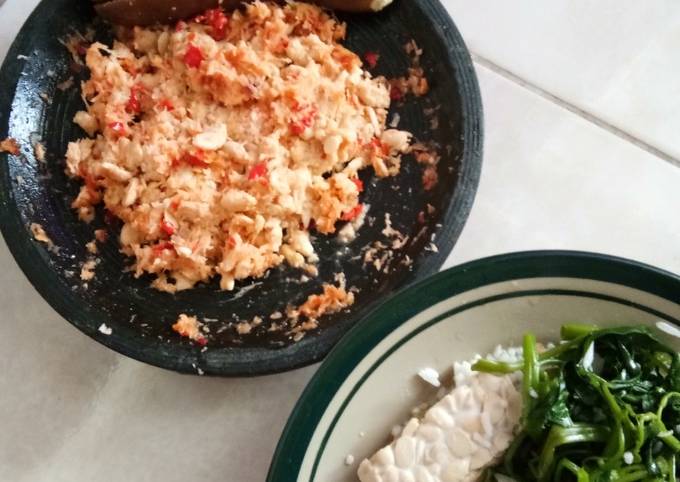 Resep Pecak tempe kukus kelapa parut oleh Ummanya NadIns - Cookpad