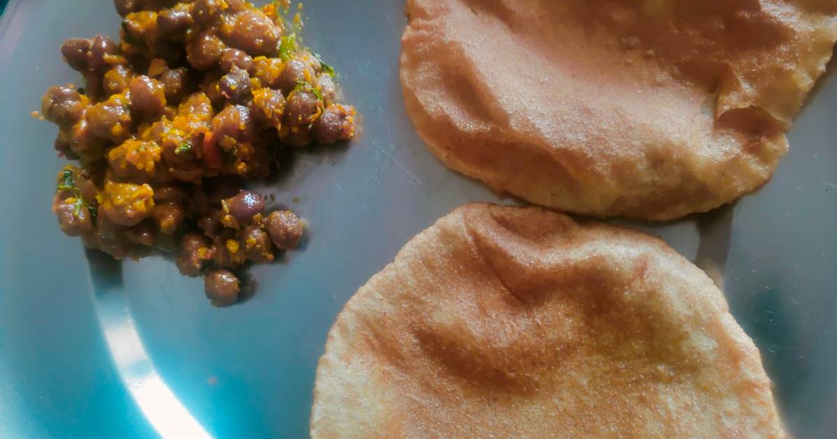 Poori chole Recipe by Priyanka karnawat - Cookpad