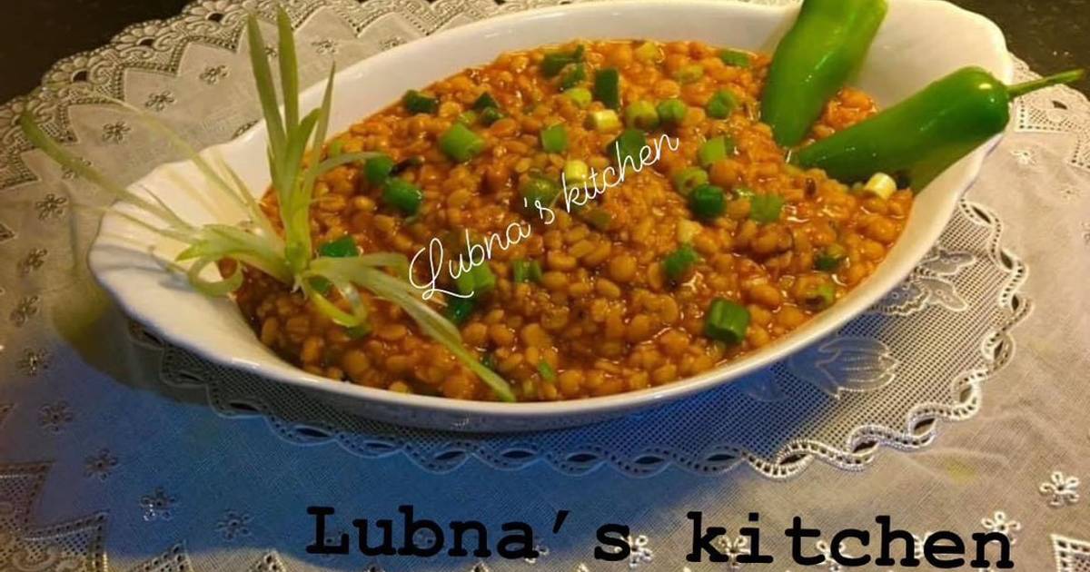 Chana Daal (bengal gram lentil) and maash Daal(WHITE URAD Daal Split ...