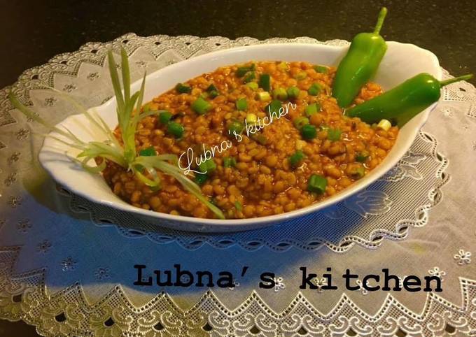 Chana Daal (bengal gram lentil) and maash Daal(WHITE URAD Daal Split ...