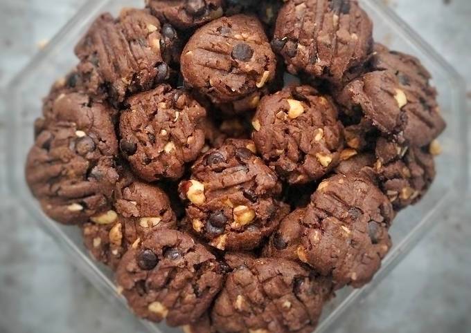 Resep Choco Nut Chip Cookies oleh Fey_Pawonmungil - Cookpad