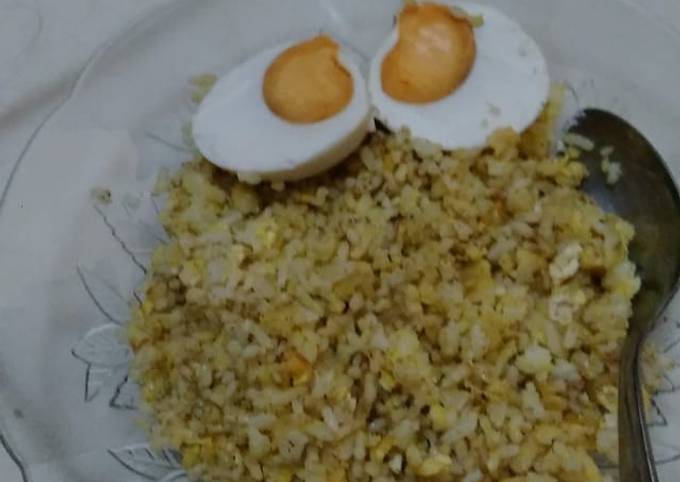 Resep Nasi goreng simple banget oleh cadbouwy - Cookpad