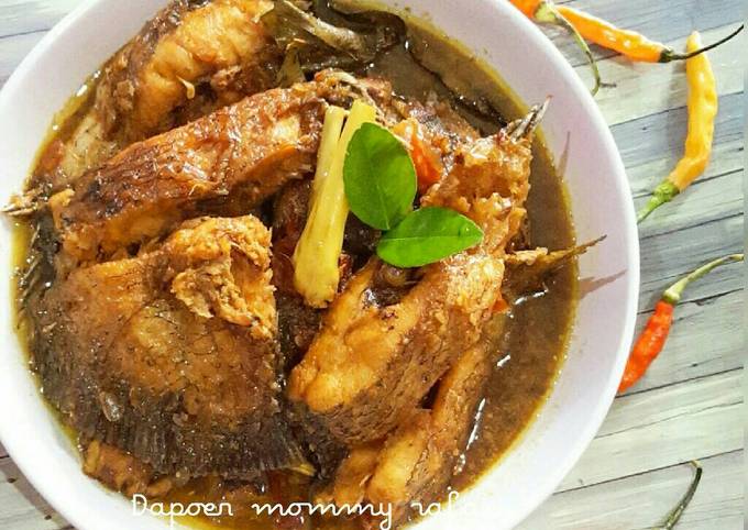Resep Semur ikan gurameh ala mommy rafa oleh Nurul Hikmah - Cookpad
