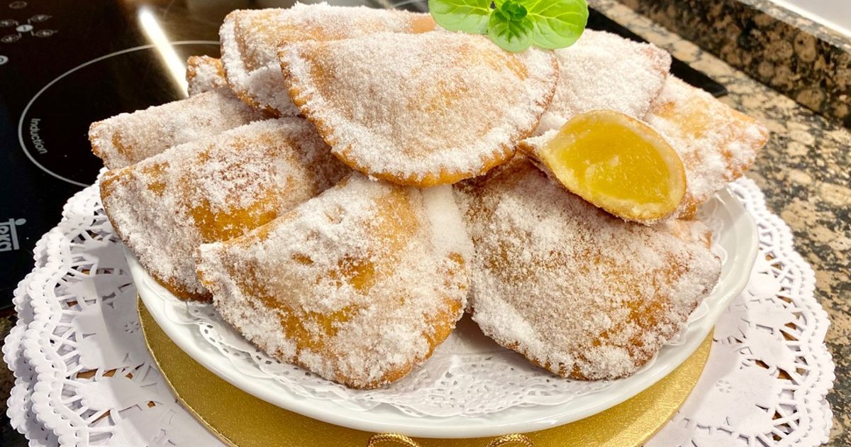 Pastelitos Con Compota De Manzana (Cupcakes Filled With Apple Compote ...