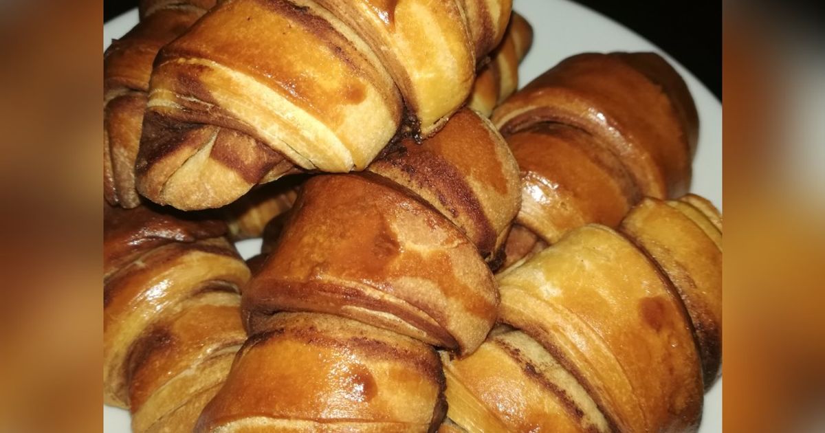 Chocolate Layered Croissants Recipe by Baraka M Glory - Cookpad