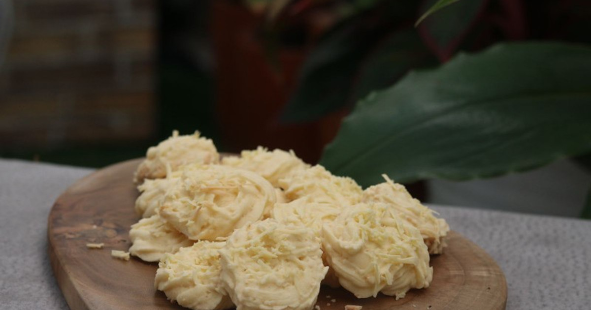 Resep Kue Sagu Keju oleh Yeyen Maryani - Cookpad