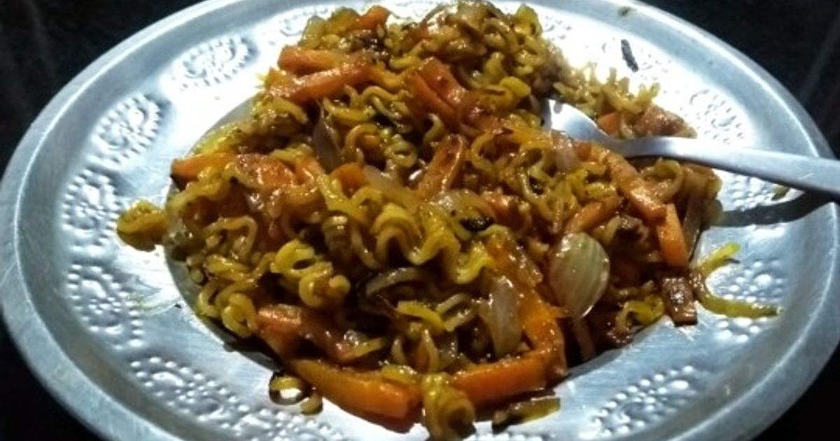 Veg Fried Maggi Recipe by starving_tzigane - Cookpad