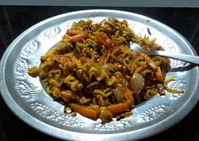 Veg fried maggi Recipe by starving_tzigane - Cookpad