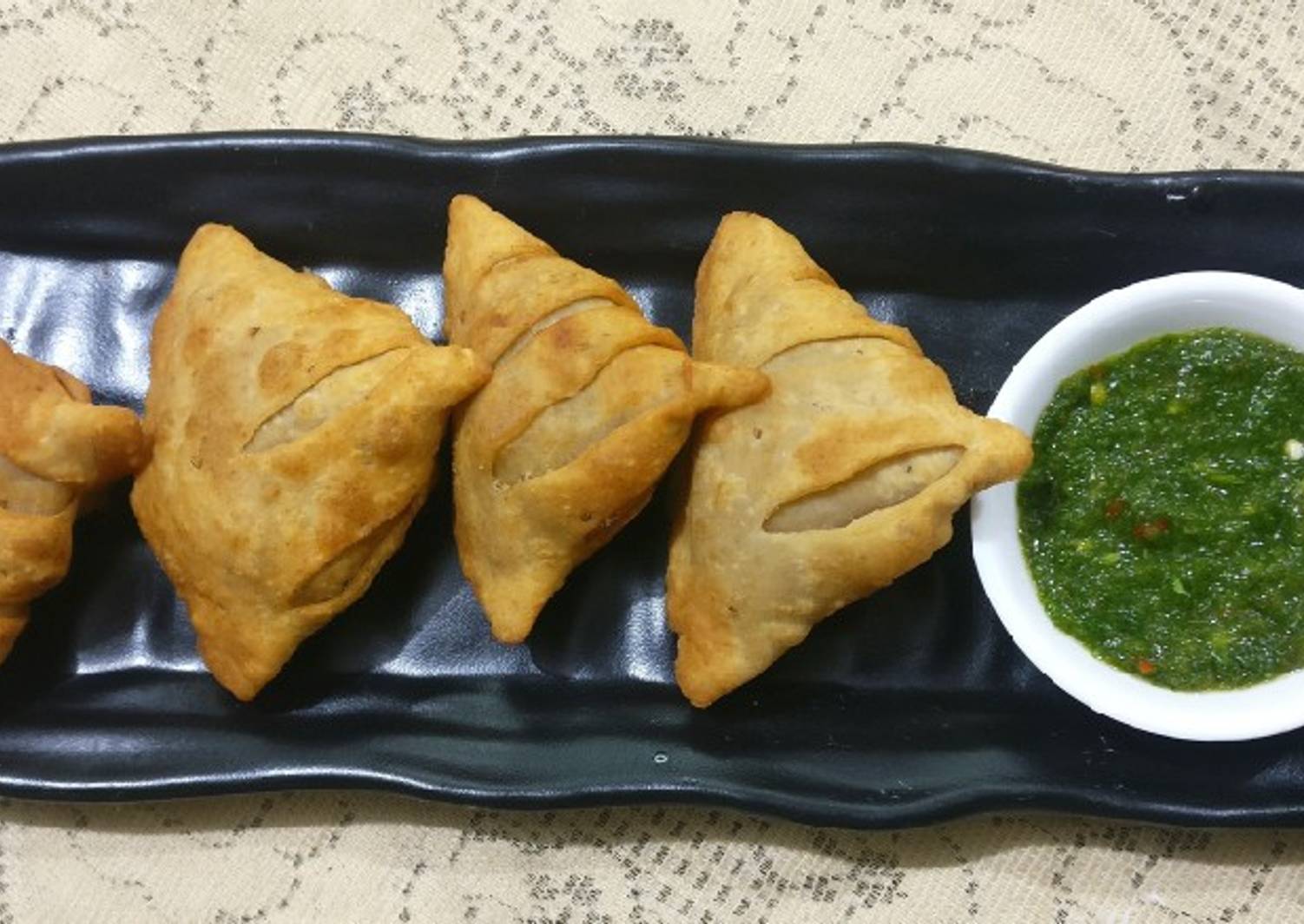 Samosa in jodhpuri kachori flavor Recipe by Chef Alka Singh Tomar ...