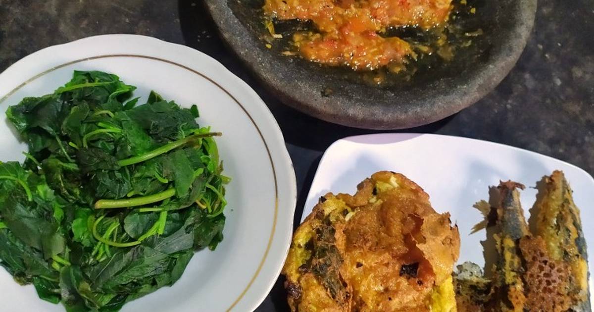 Resep Bayam rebus sambal oleh Saluna Mahira - Cookpad