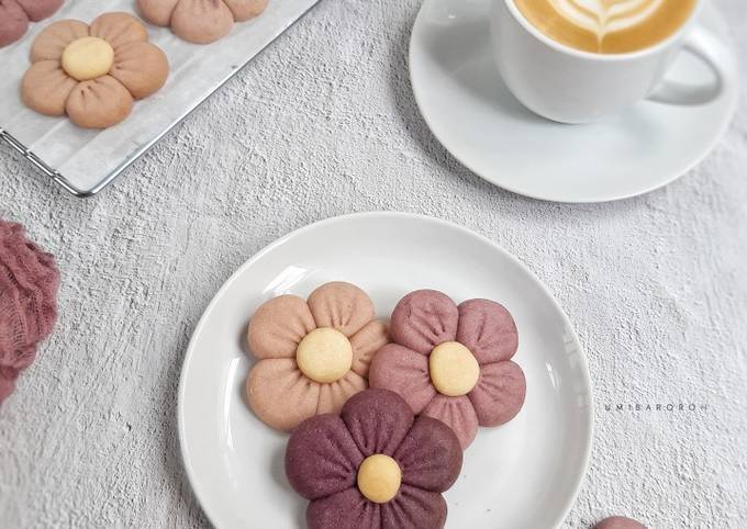 Resep Flower Cookies oleh Umi Baroroh - Cookpad