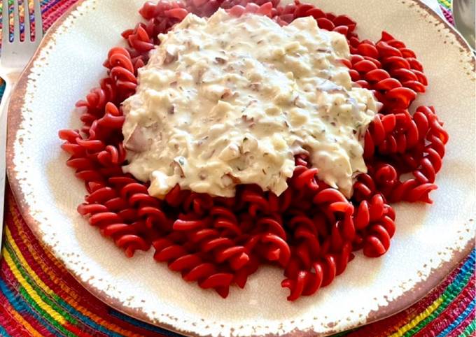 Fideos rojos con salsa de pollo y almendras Receta de Patricia Quiroga ...