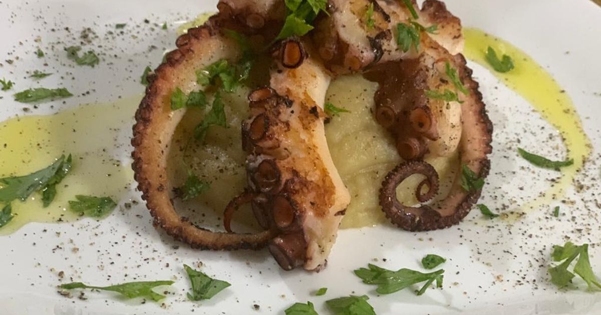 Ricetta Polpo Arricciato Scottato Con Pure’di Patate Al Brodo Di Polpo ...