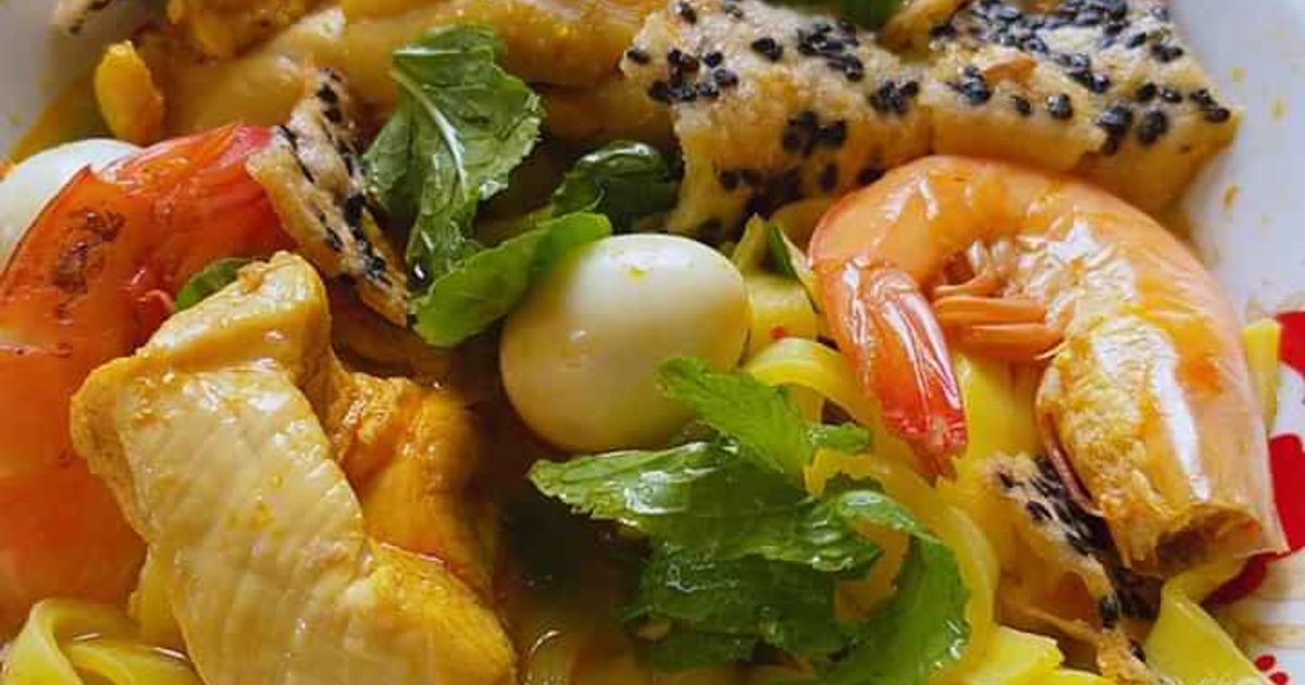 Mi Quang Chicken And Shrimp Noodles Recipe By Phan Bao Van