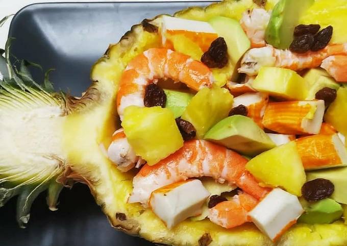 Piña rellena de marisco Receta de Amparo Sanmiguel- Cookpad