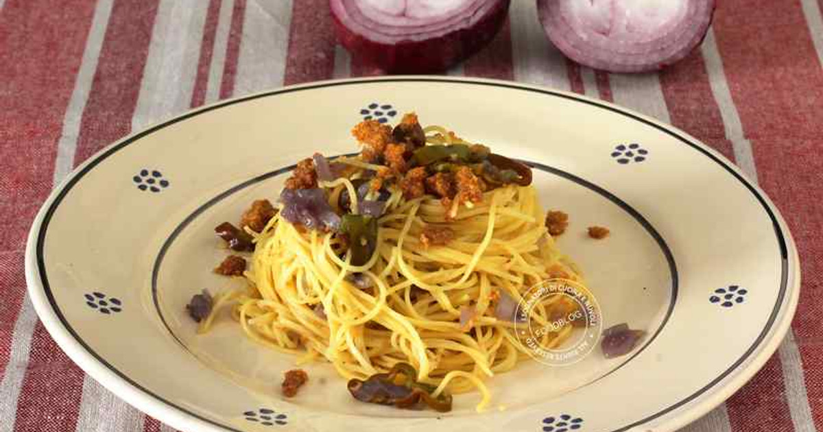 Ricetta Spaghetti Con Cipolla Rossa Di Tropea E Peperoni Friggitelli di ...