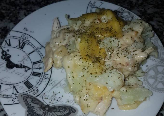 Coliflor guisada con pollo, bechamel y queso Receta de Taniia Pérez ...