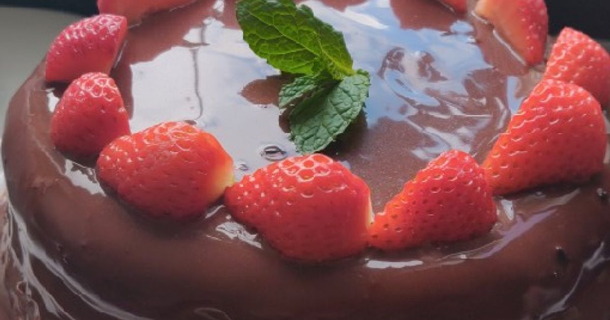 Keto Strawberries And Chocolate Cake Recipe by Alina Ecaterina - Cookpad