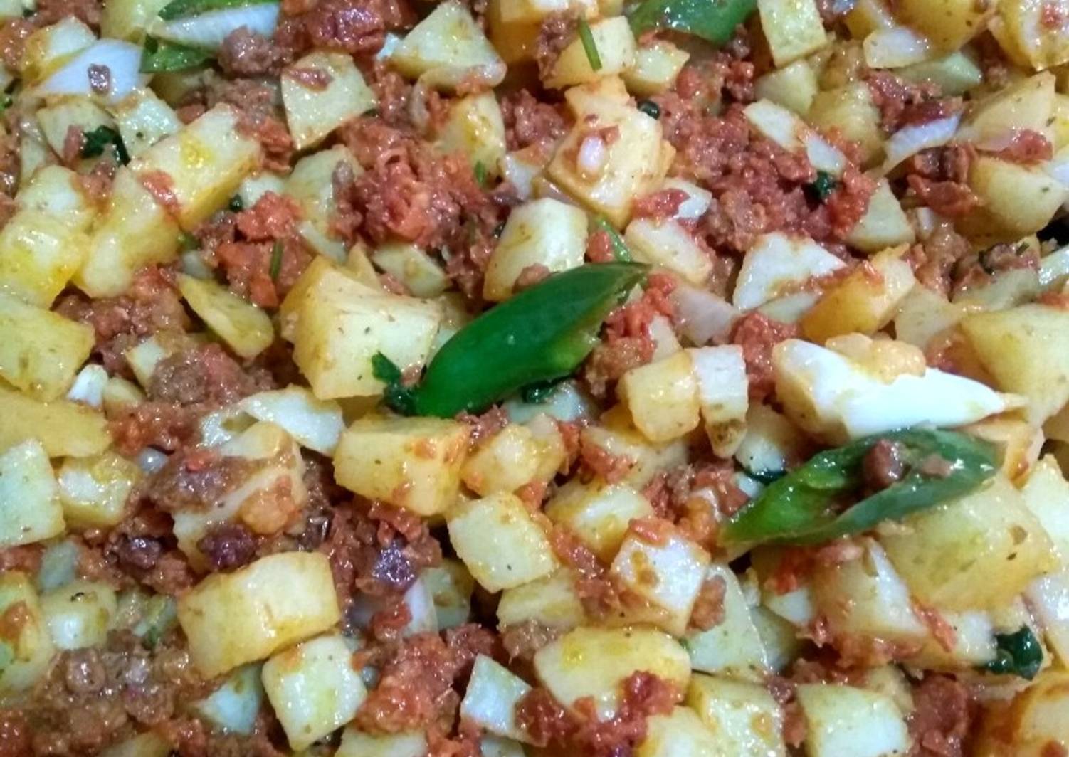 Papas con chorizo! Receta de Alma Patricia Reséndiz- Cookpad