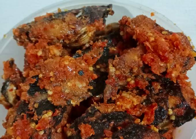 Resep Ikan sembilang Sambal goreng oleh vieca vie - Cookpad