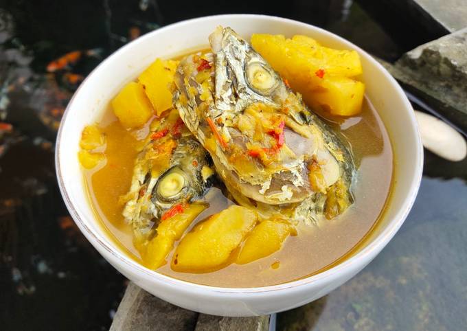 Resep Lempah Kuning Kepala Tenggiri oleh ᴅᴀᴘᴜʀ ᴛɪᴋᴀ ʟɪᴍ - Cookpad
