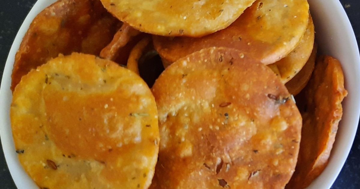 Wheat Methi Mathri Recipe by Kavita Arekar - Cookpad