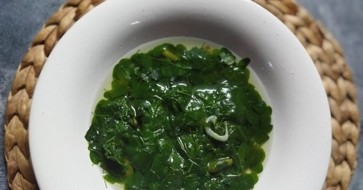 Resep Sayur Bening Daun Kelor Bumbu Cemplung oleh Farhah - Cookpad