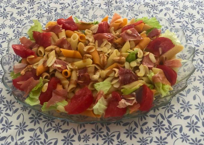 Ensalada de pasta integral y jamón con frutos secos Receta de Valle Eva ...