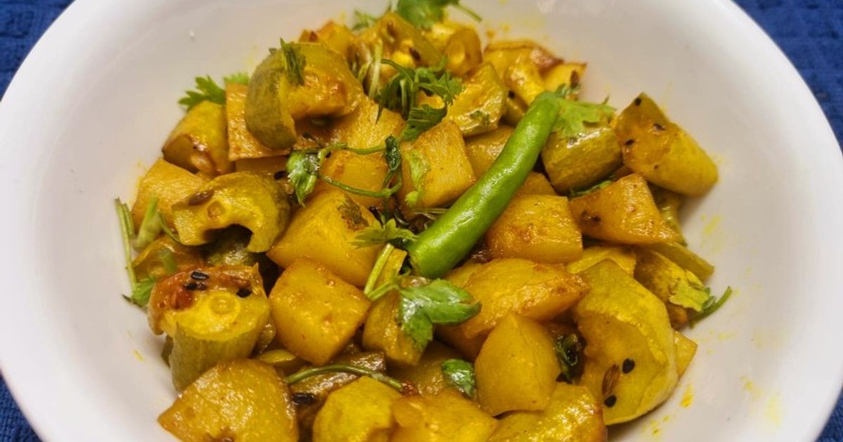 Pointed Gourd Dry Sabzi Recipe by Kumkum Chatterjee - Cookpad