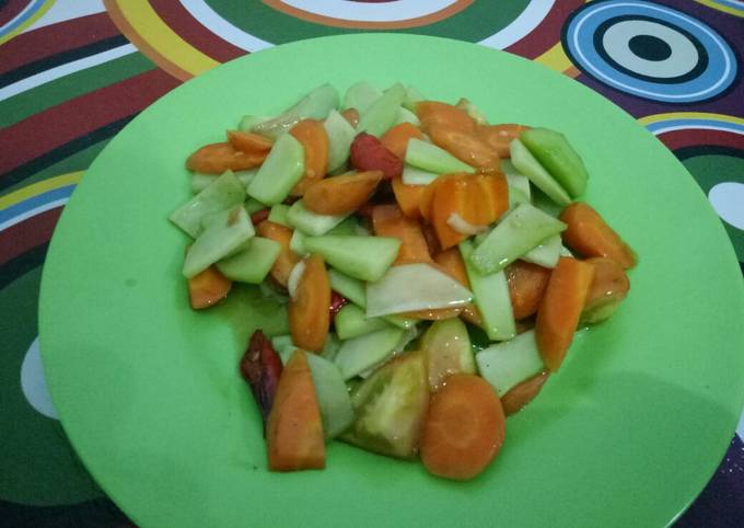 Resep Tumis wortel waluh oleh Rismarahmaa - Cookpad
