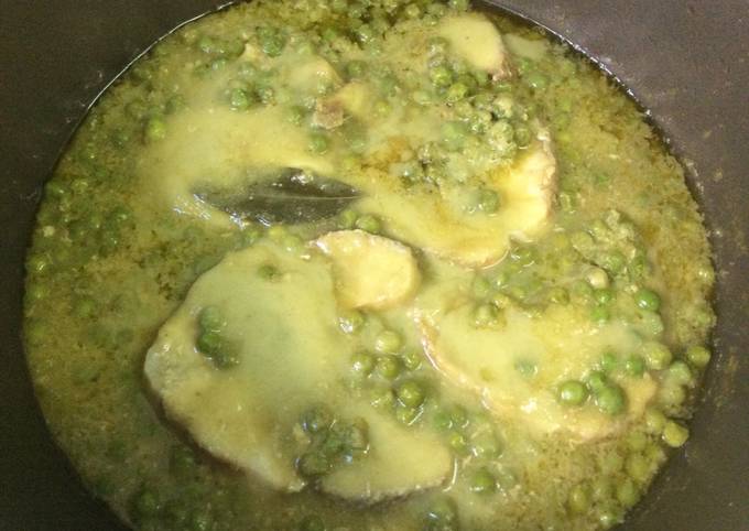 Cazón en salsa verde con guisantes Receta de María José MR 👨‍👩‍👧- Cookpad