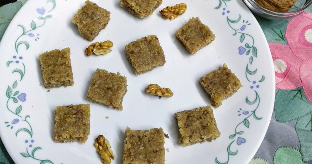 Walnut burfi Recipe by Aruna Jain - Cookpad
