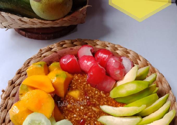 Resep Rujak Manis oleh Tatik Sugiati - Cookpad