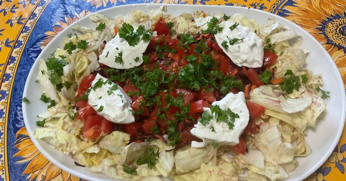 Salade Castelfranco aux tomates, carottes violettes, burrata et persil ...