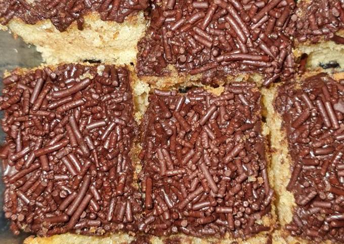 Resep Bolu lembut topping meses oleh farah_adin - Cookpad