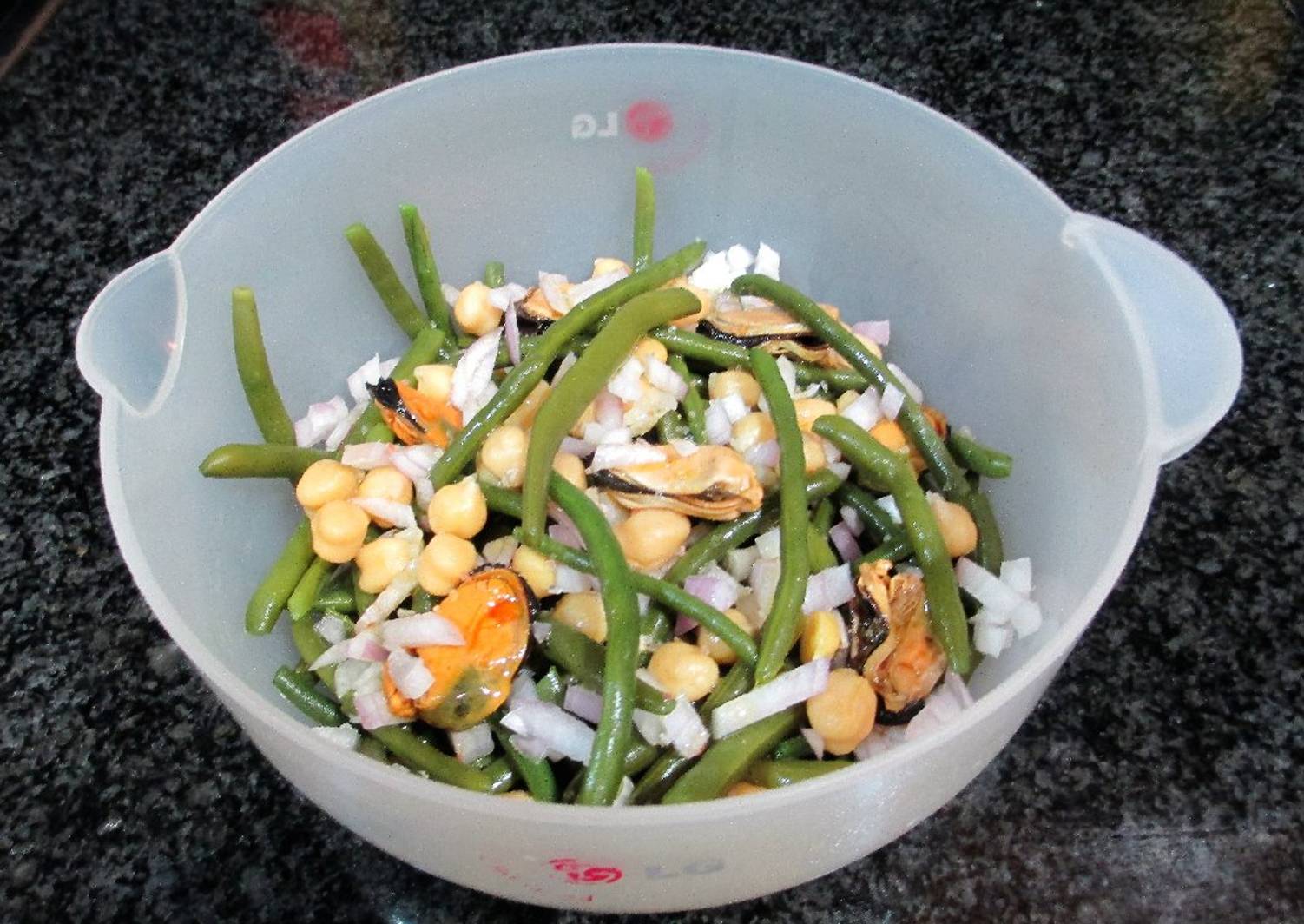 Ensalada de judías verdes redondas con garbanzos y mejillones Receta de ...