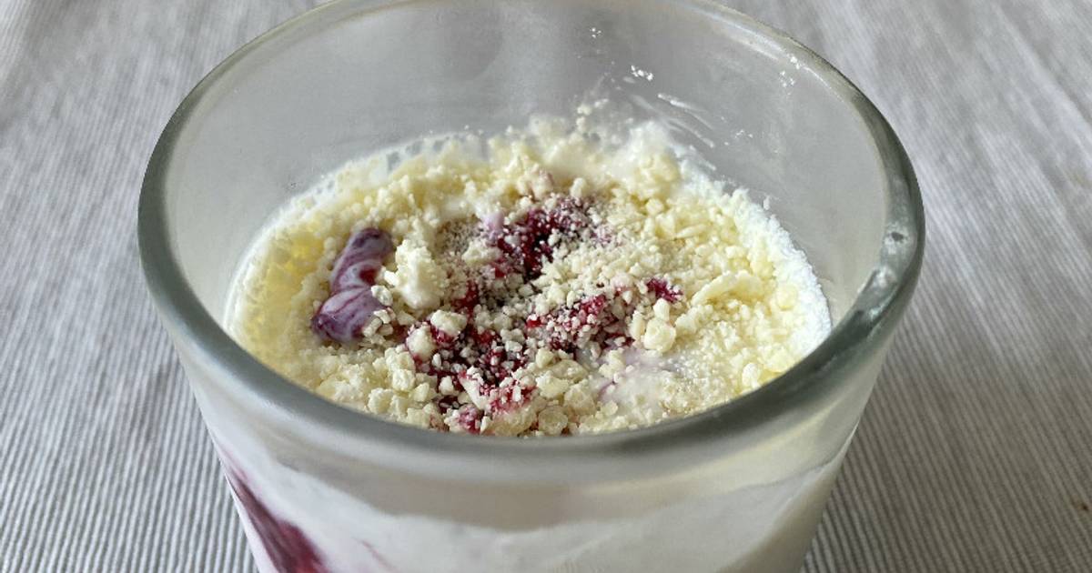 Entremets au fromage blanc, aux fruits rouges et au chocolat blanc⁣ 🍓🍒 ...