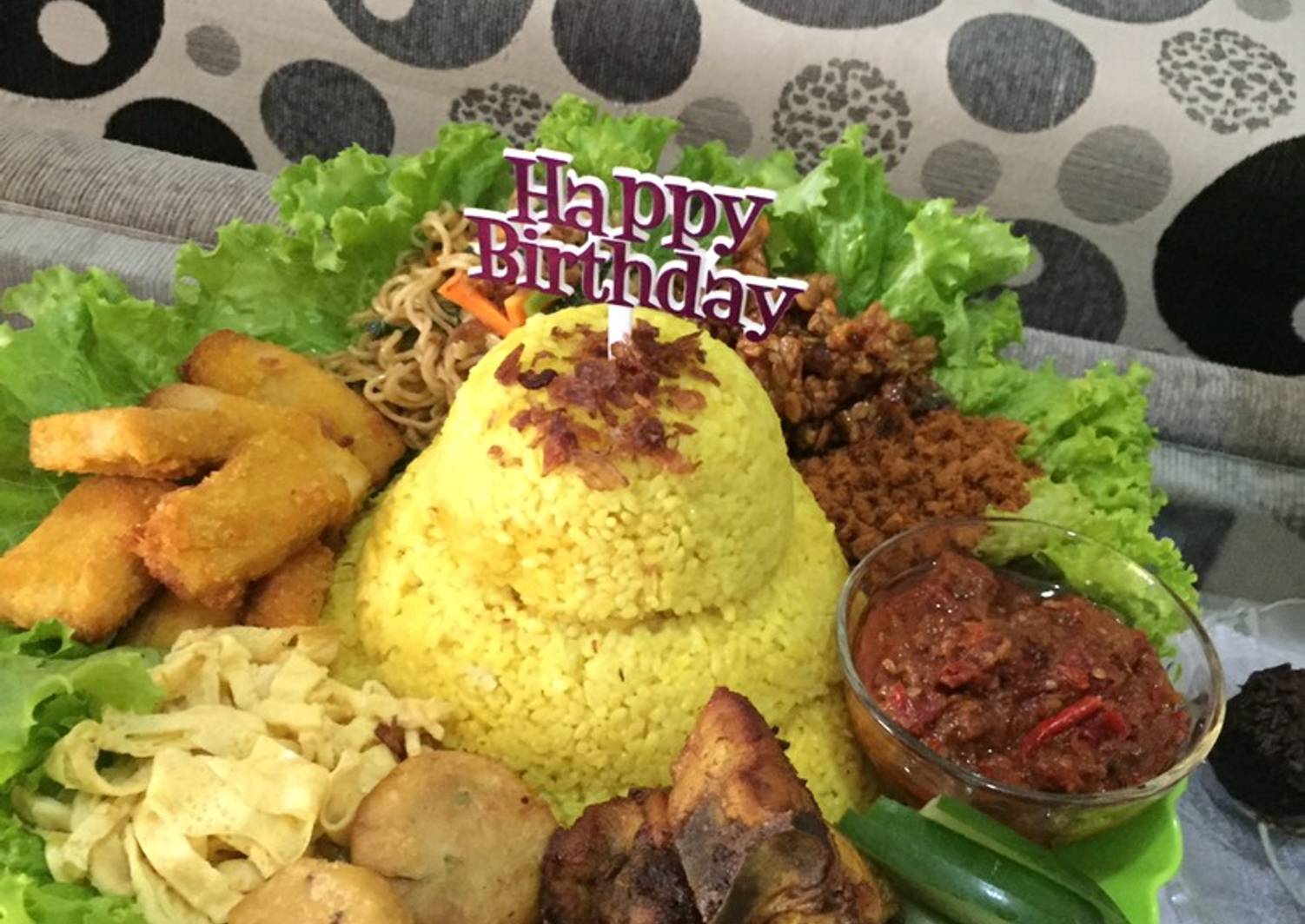 Resep Tumpeng nasi kuning ulang tahun oleh Amanda Rachmawati - Cookpad