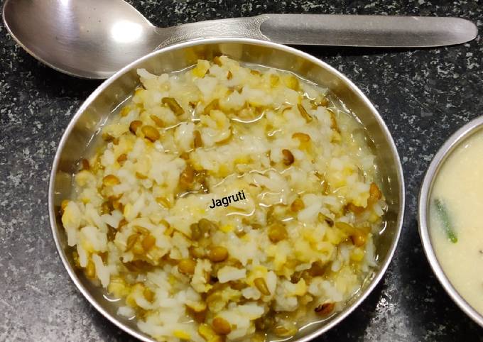 Green Split Moong Dal Khichdi Chilke Wali Moong Dal Khichdi Recipe By Jagruti Manish
