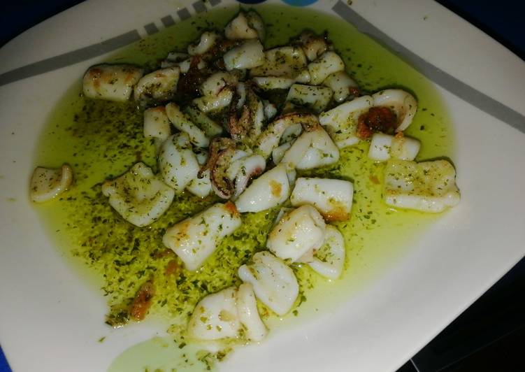 Calamares al ajillo Receta de Rebeca JP- Cookpad